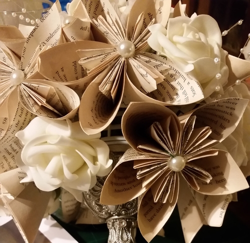 Paper Flowers, Lechlade Craft Barn - Ref #48722 | Stall & Craft Collective