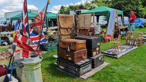 The Windsor Racecourse Antiques and Collectables Fair 2016, Bentleys ...
